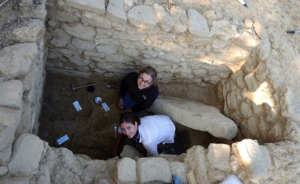 The Pylos Combat Agate and the Griffin Warrior Tomb